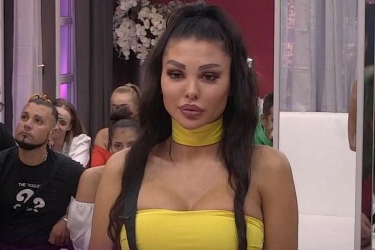 "MAMA TI JE PROSTITUTKA!" Maja Marinković udarila na POKOJNU MAJKU zadrugarke, oglasila se porodica!