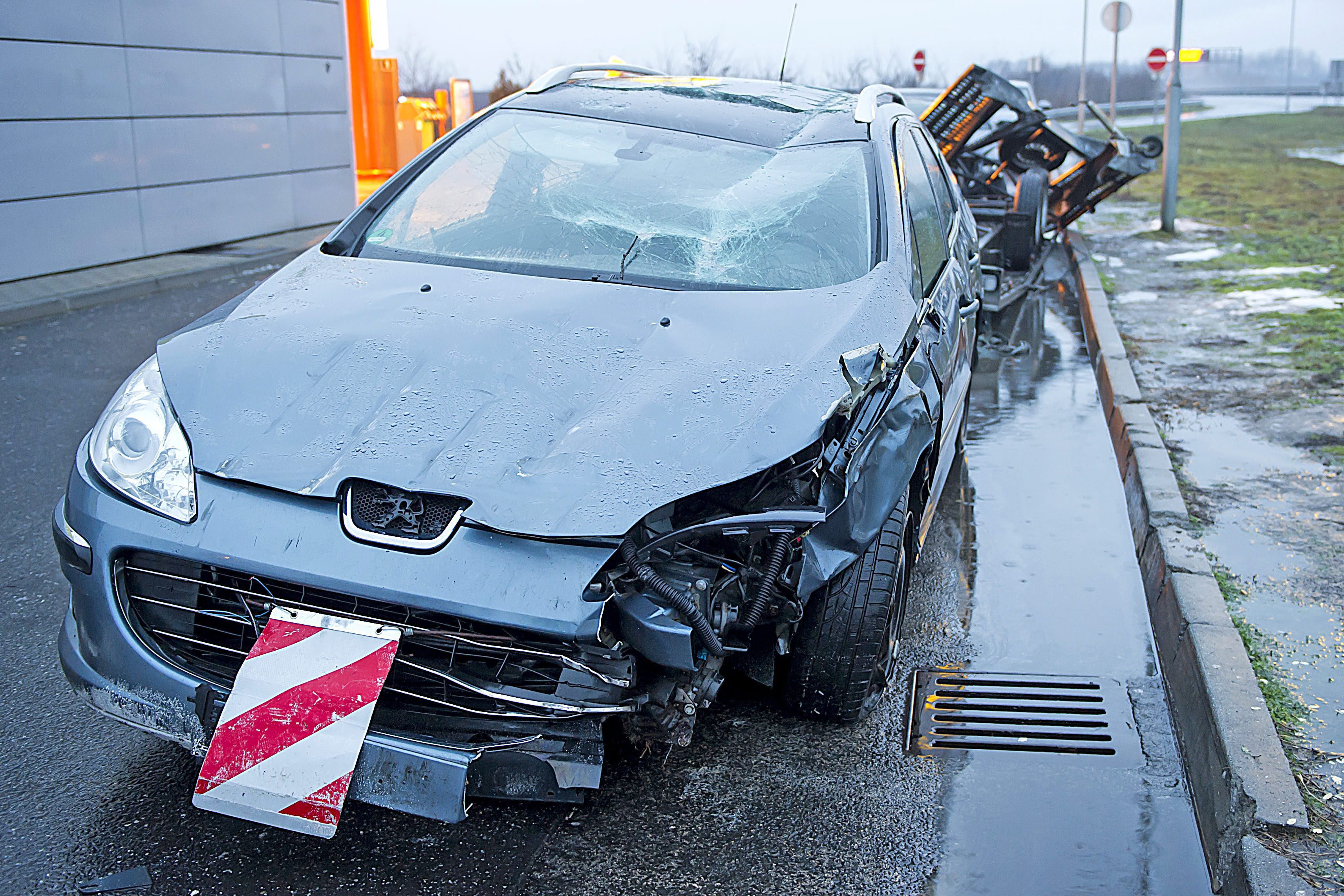 Horrorbaleset az M1-esen! - Helyszíni fotók a reggeli tartálykocsi-balesetről! - Blikk