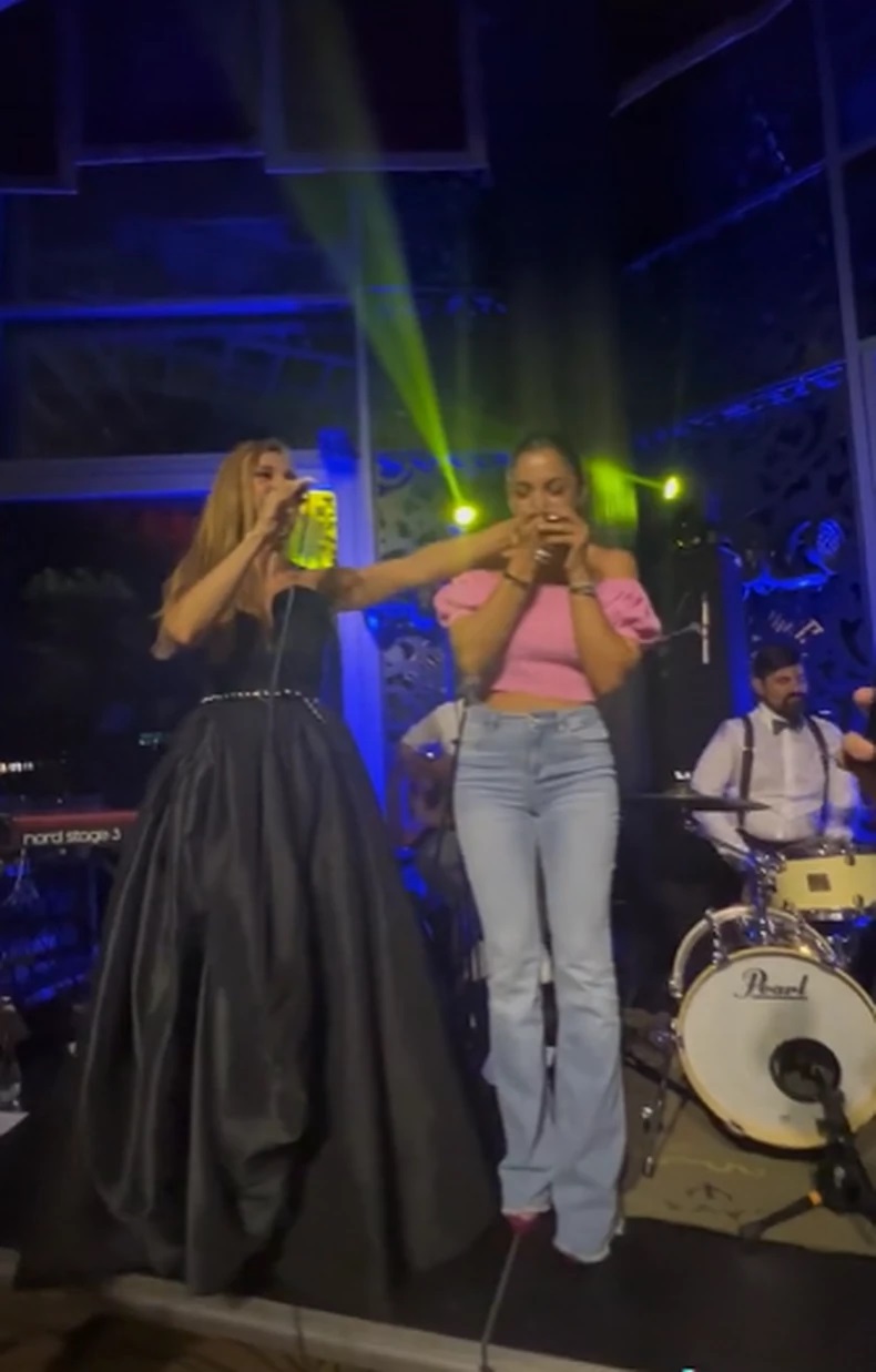 Folkerka ljubila ruke Aleksandri Radović, a evo kako je POP PEVAČICA U TOM TRENUTKU ODREAGOVALA ...