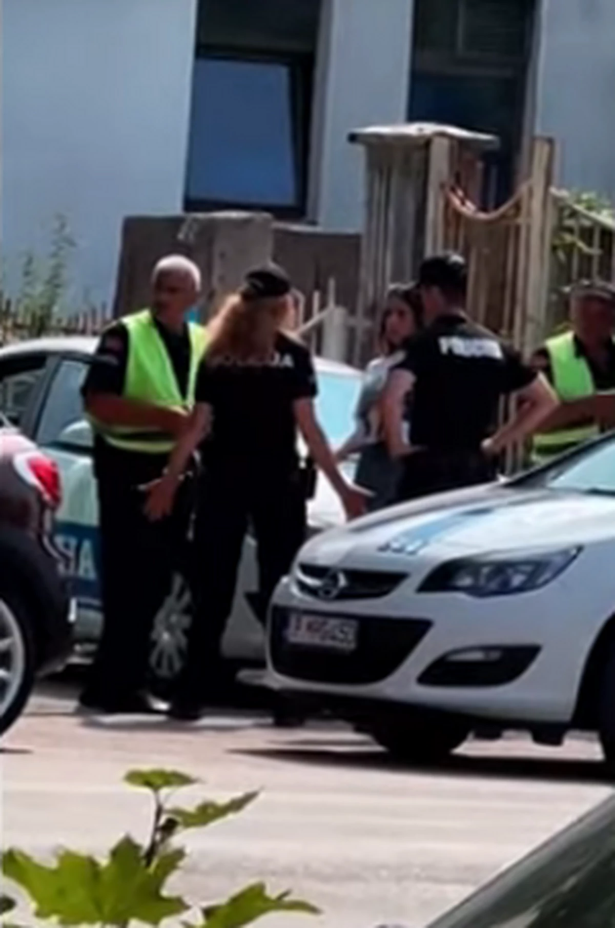 Anđela Đuričić se posvađala sa policijom u Crnoj Gori i nije htela da da dokumenta