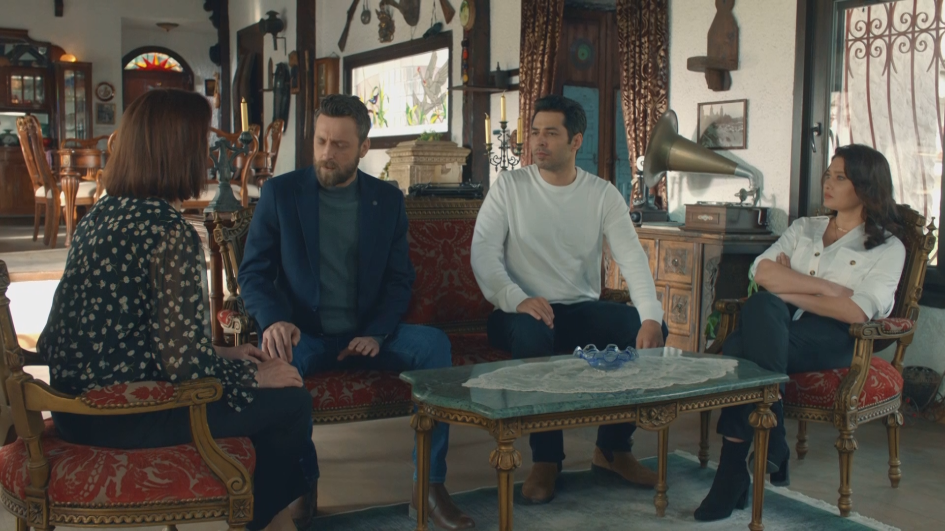 Zejnep i Sinan zakazali venčanje: Zejnep šalje decu kod Ahmeta, a u njegovoj kući se krije Arzu