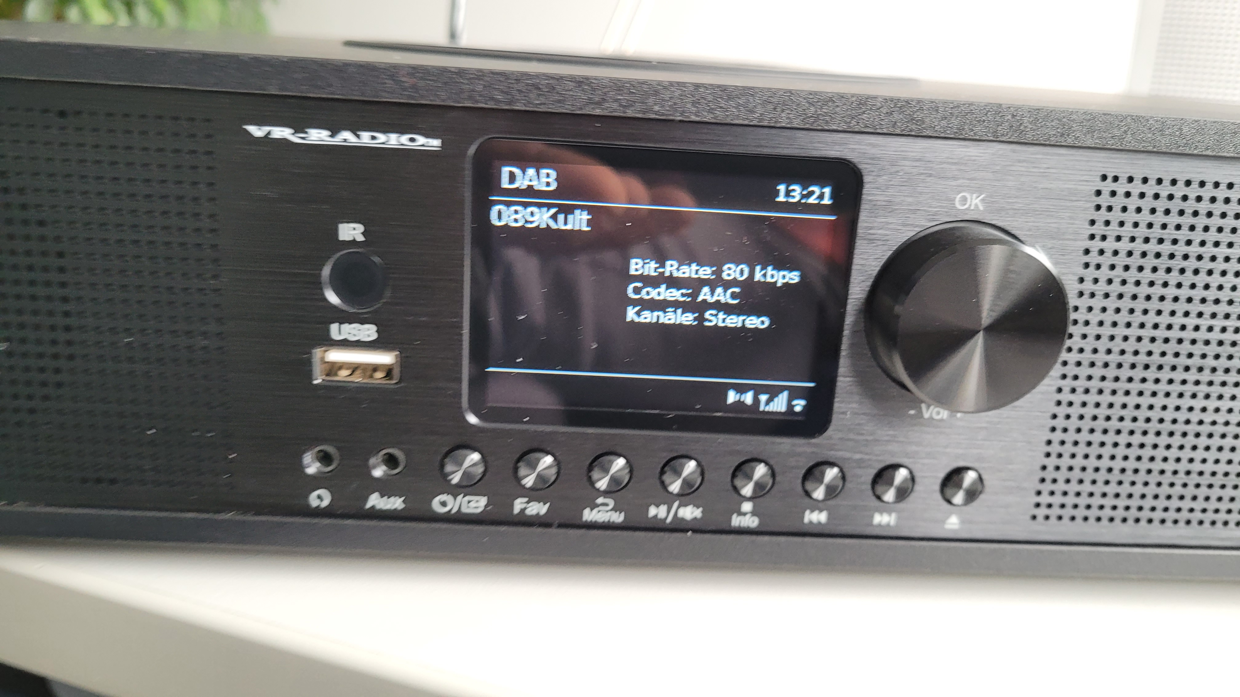 DAB+ für zu Hause: Digitalradios und Kompaktanlagen mit CD, WLAN und Bluetooth | Heise online ...