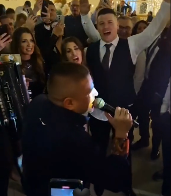 Isplivao snimak sa venčanja Slobe i Jelene, poznati pevač imamio emocije svih prisutnih