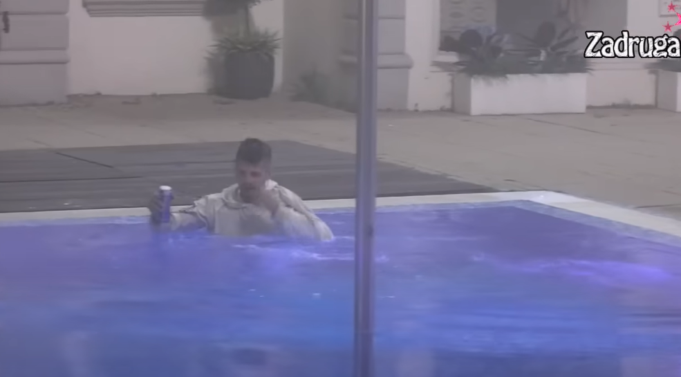 ŠTA SE DEŠAVA SA MAJOM MARINKOVIĆ? Starleta ispolivala Bilala, pa ga GURNULA U BAZEN - TRESE SE ...