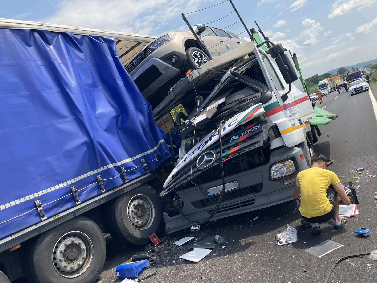 Tömegbaleset az M1-esen: három kamion ütközött - fotók a helyszínről - Blikk