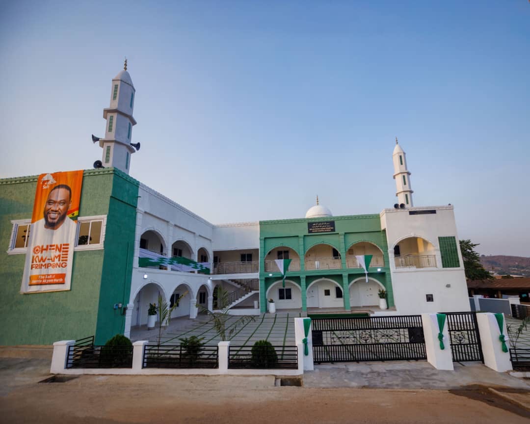Ghanaian philanthropist Ohene Kwame Frimpong unveils ultramodern mosque ...
