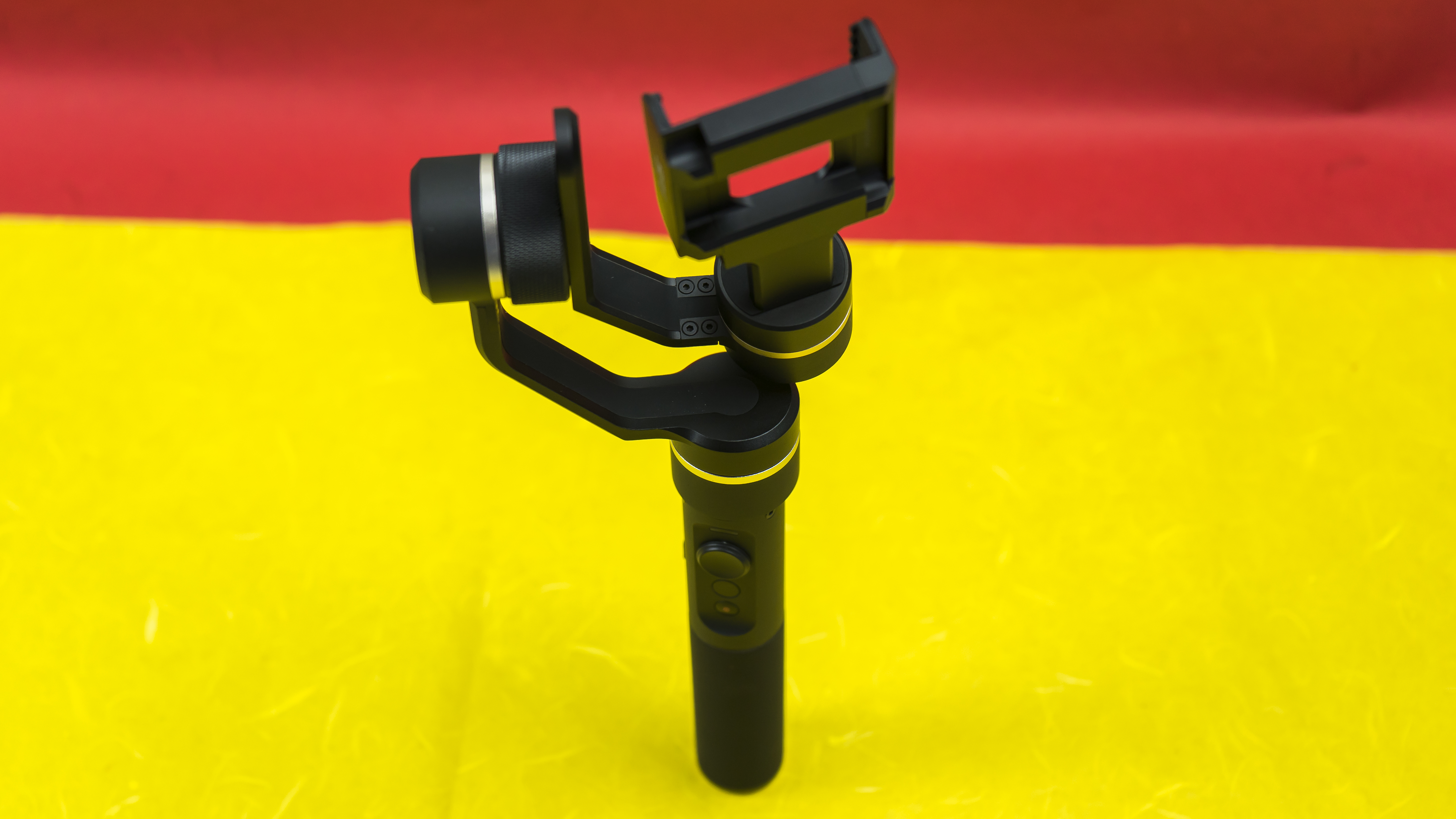 Feiyu Tech SPG im Test: Gimbal für kompakte Smartphones | Heise online ...