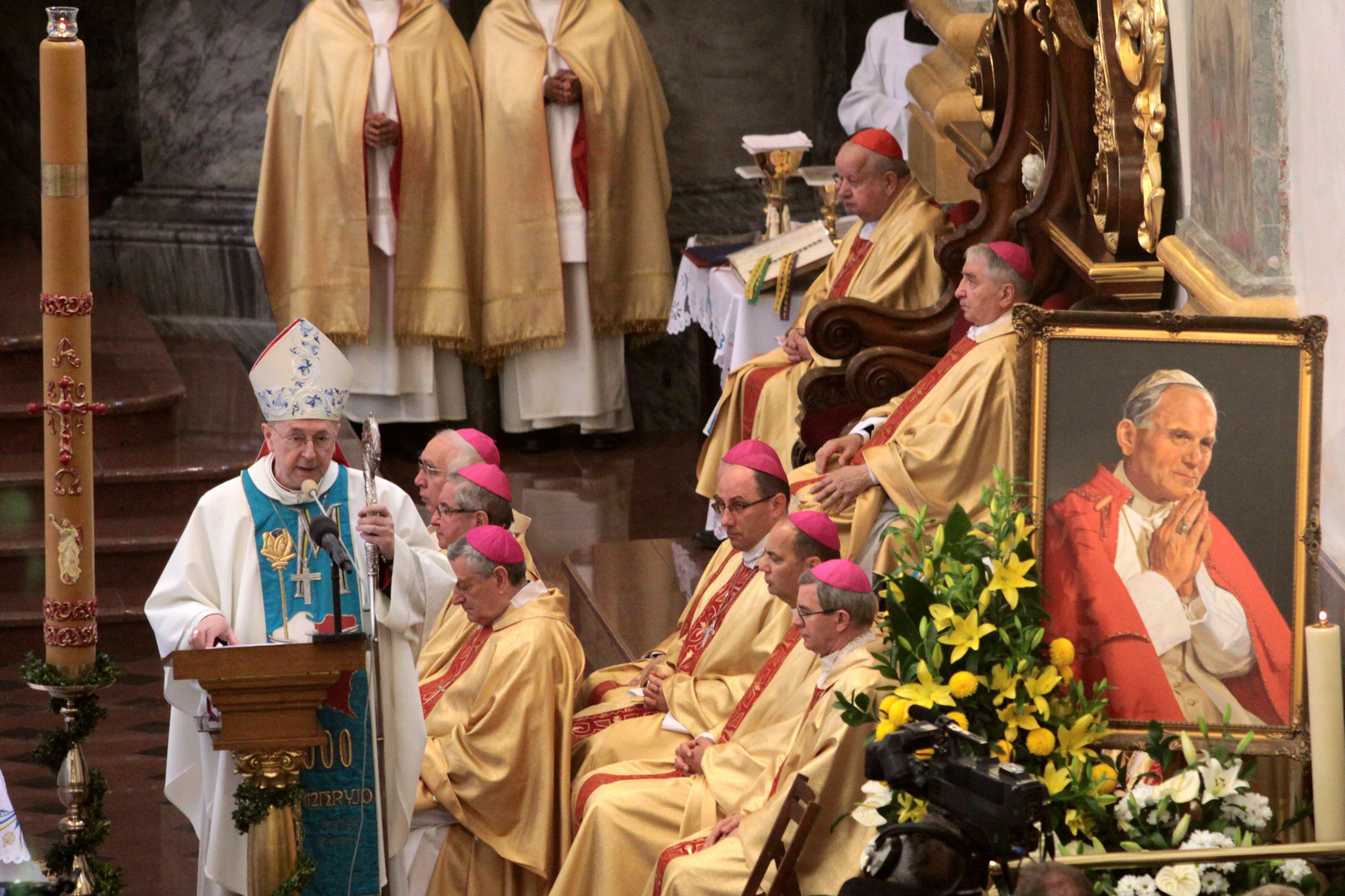 Episkopat o korzystaniu z klauzuli sumienia - Newsweek.pl - Polska ...