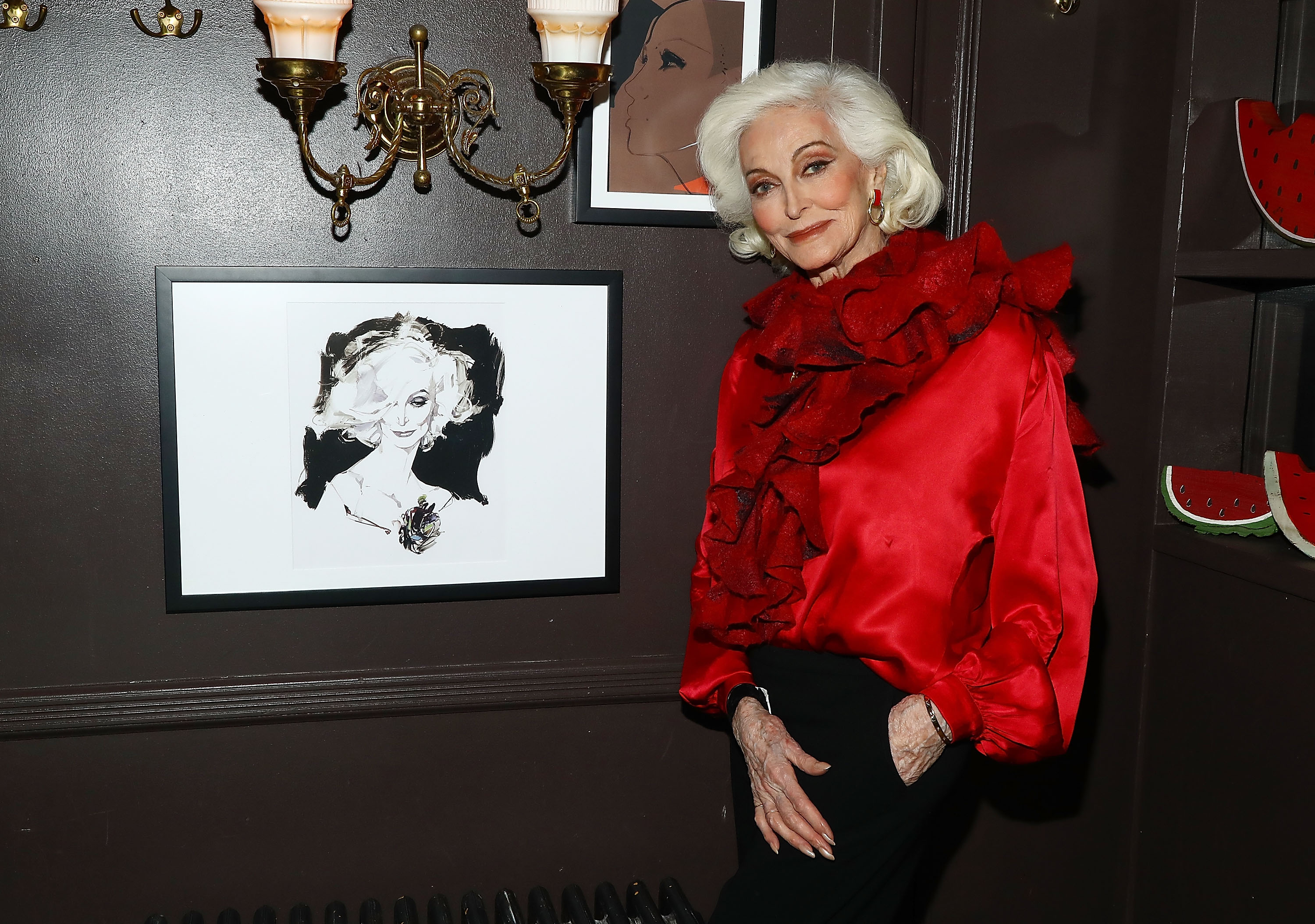 Ledobta a textilt a 91 éves szupermodell! Legalább 30 évet letagadhatna ...