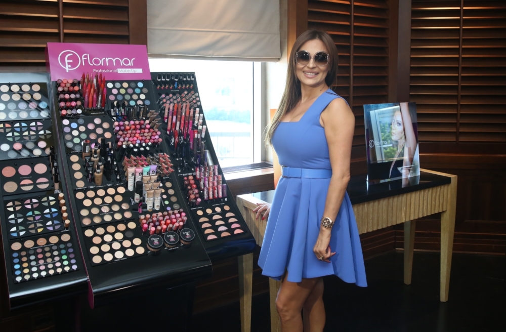 OVO ZANIMA SVE DEVOJKE Evo koju šminku koristi Ceca!