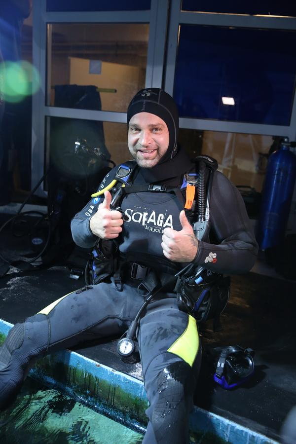 ÉNB Joe cápákkal úszik - Blikk