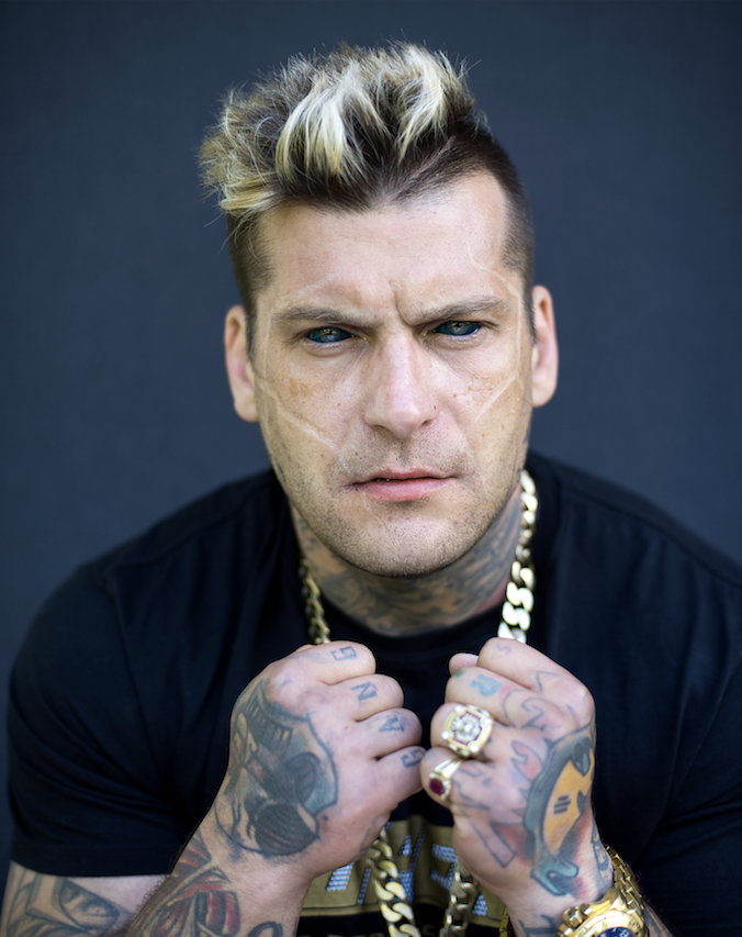 Idol młodych Polaków i dzieci: były przestępca, raper Popek ...