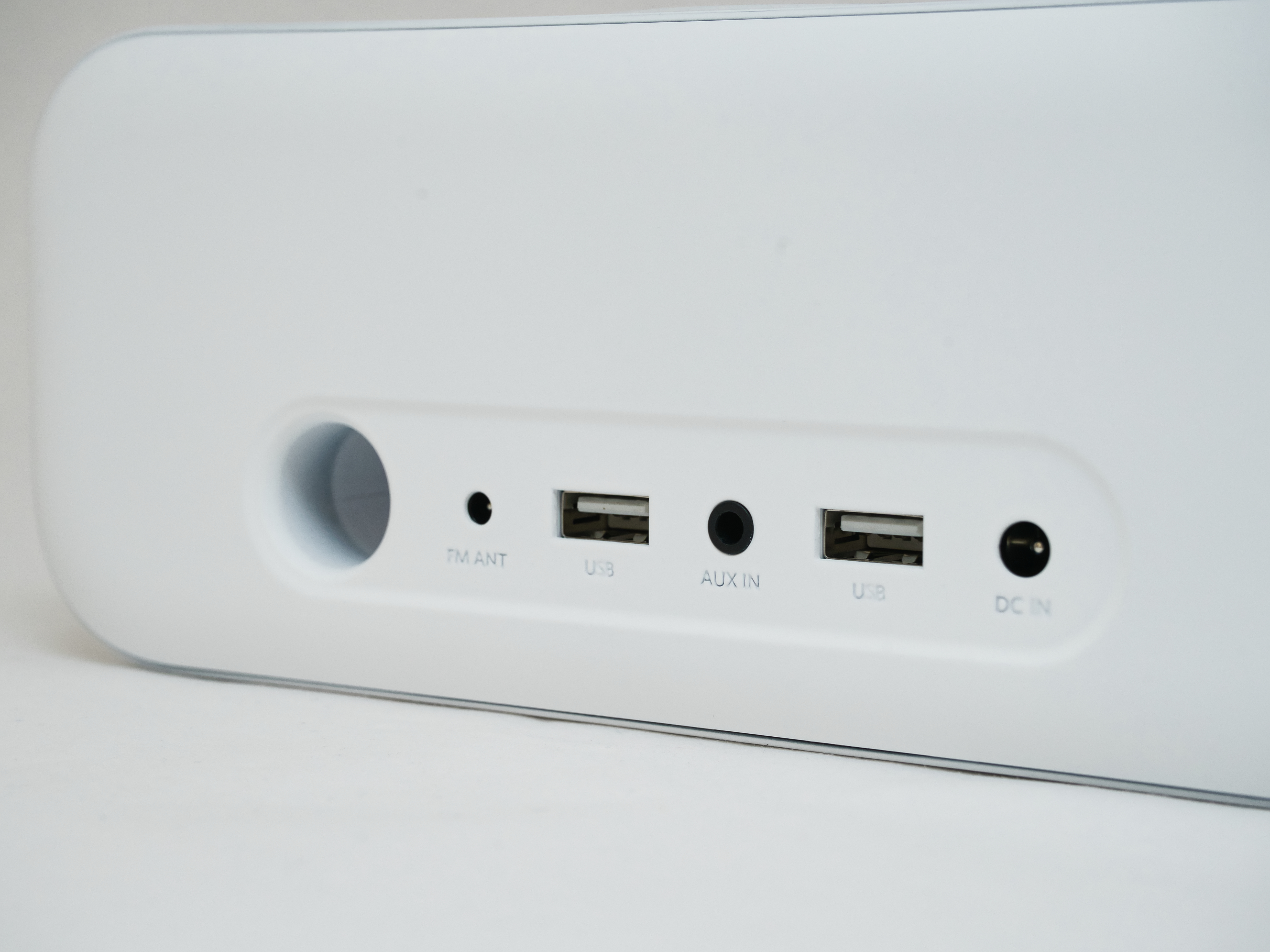 Bluetooth-Wecker mit Qi-Lader: Anker Soundcore Wakey im Test | Heise ...