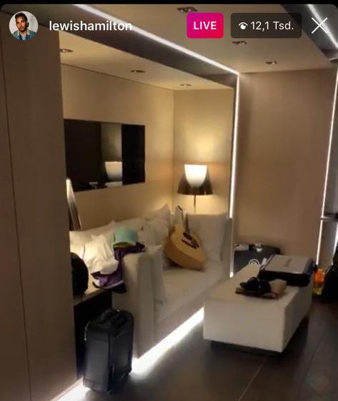 Elege van a szállodákból: csúcsmodern otthonban pihen két verseny ...