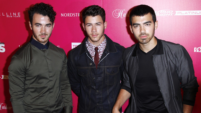 Hoppá! Újra összeállt a Jonas Brothers, itt is az új számuk - Blikk