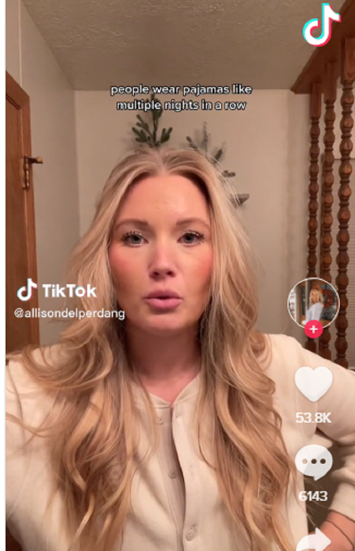 Tiktokerka rekla da istu pidžamu nosi nekoliko noći zaredom i pokrenula ...