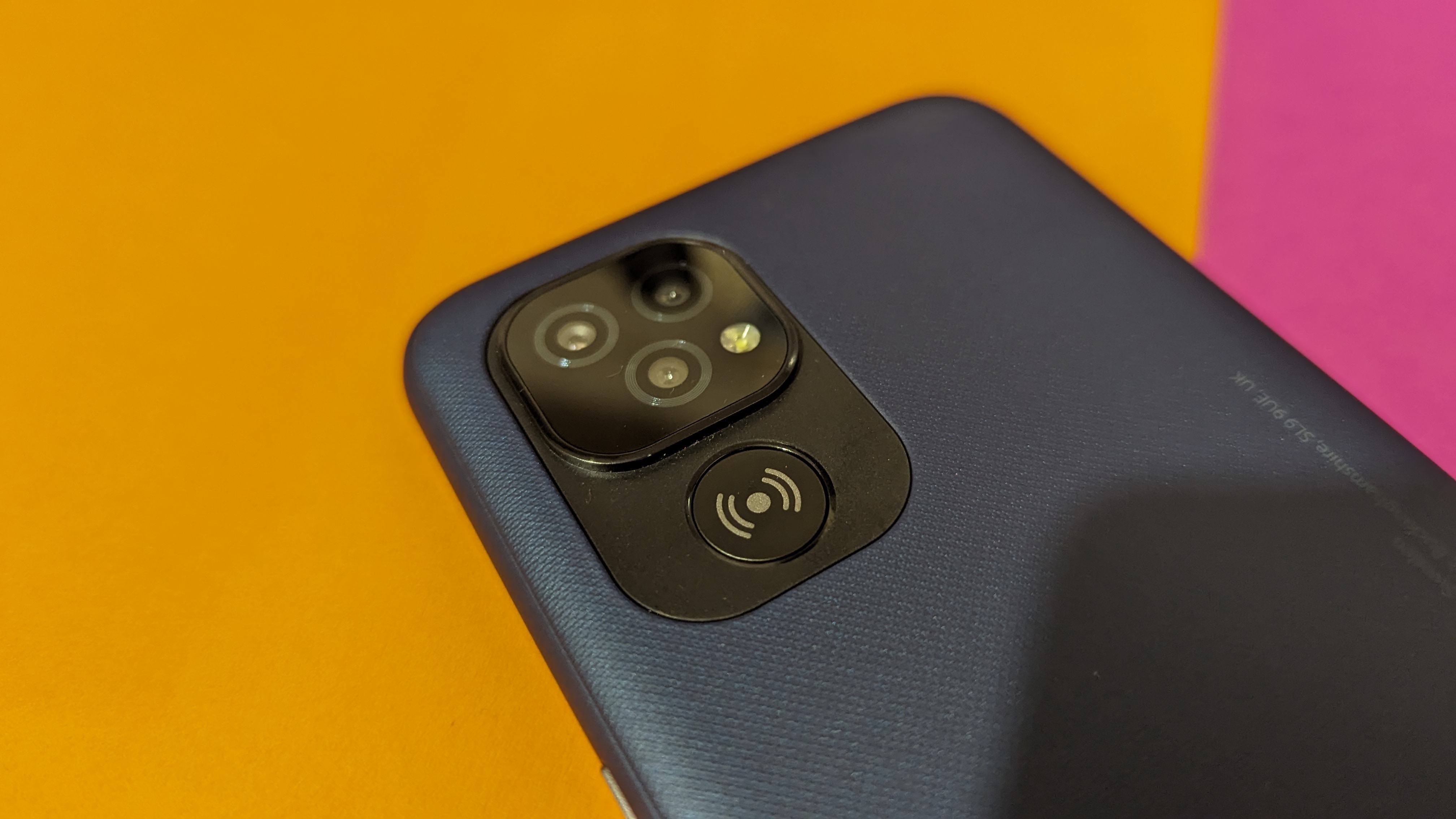 Doro 8200 im Test: Smartes Seniorenhandy mit Notruffunktion | Heise ...