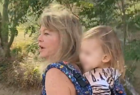 SUPER BAKA! Poznata glumica u OSMOJ DECENIJI pršti od energije, a UNUKA ...