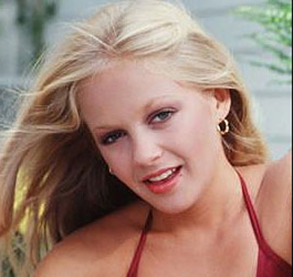 Emlékszik még a Dallas legszexibb bajkeverőjére? Így néz ki most Lucy ...