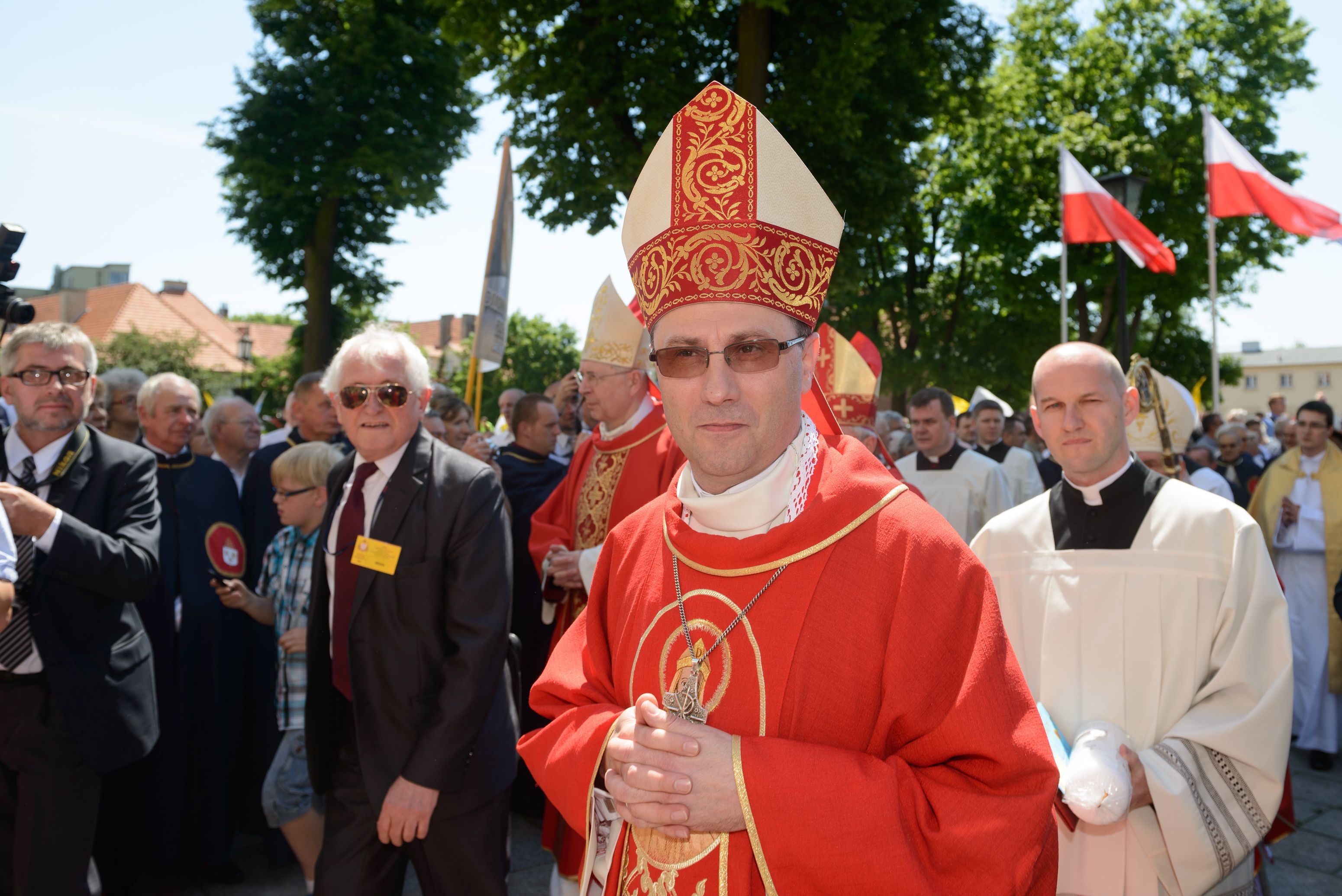 Nowy prymas jak papież Franciszek. Zrezygnował z drogich szat - Dziennik.pl