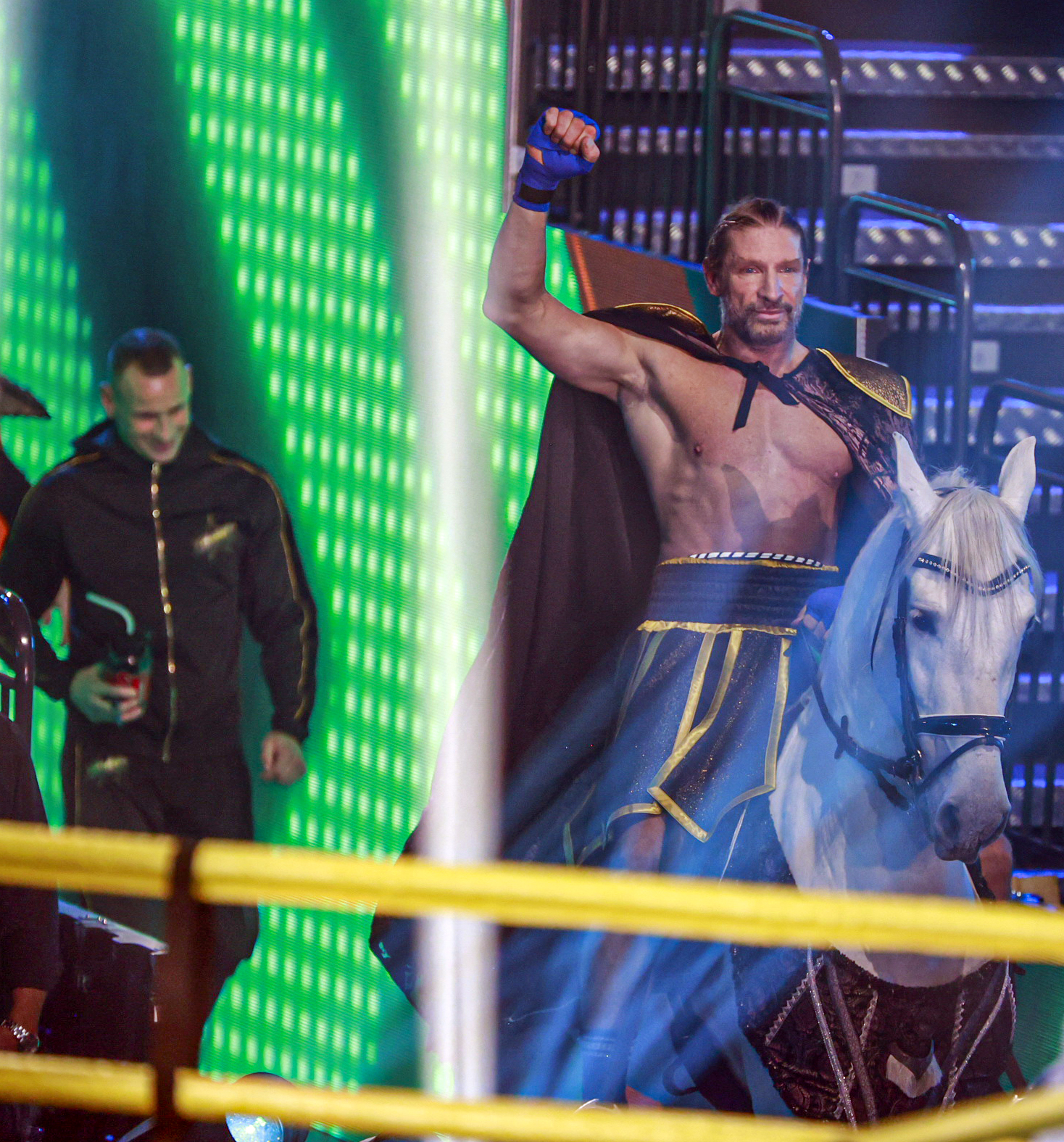 Pintér Tibor kiütötte Dobdrády Ákost a Sztárboxban - Blikk