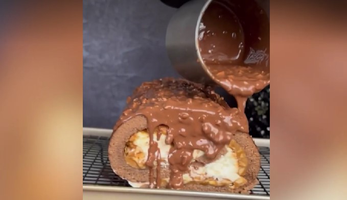 Čarobno ukusni “snickers” rolat - Žena.rs