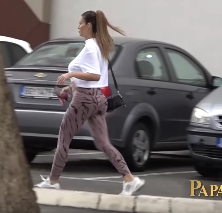 JELENA POKAZALA TRUDNIČKI STOMAK, uhvaćena sa Slobom i sinovima, a evo ...