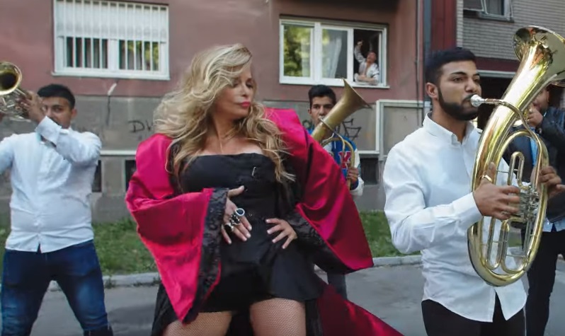 Ovo se nikad nije desilo u DOMAĆEM SPOTU: Naša folk pevačica i najveća ...