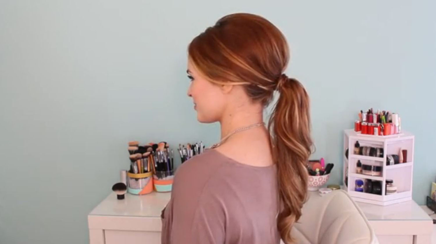 Savršena frizura za tri minuta: Retro konjski rep - Žena.rs