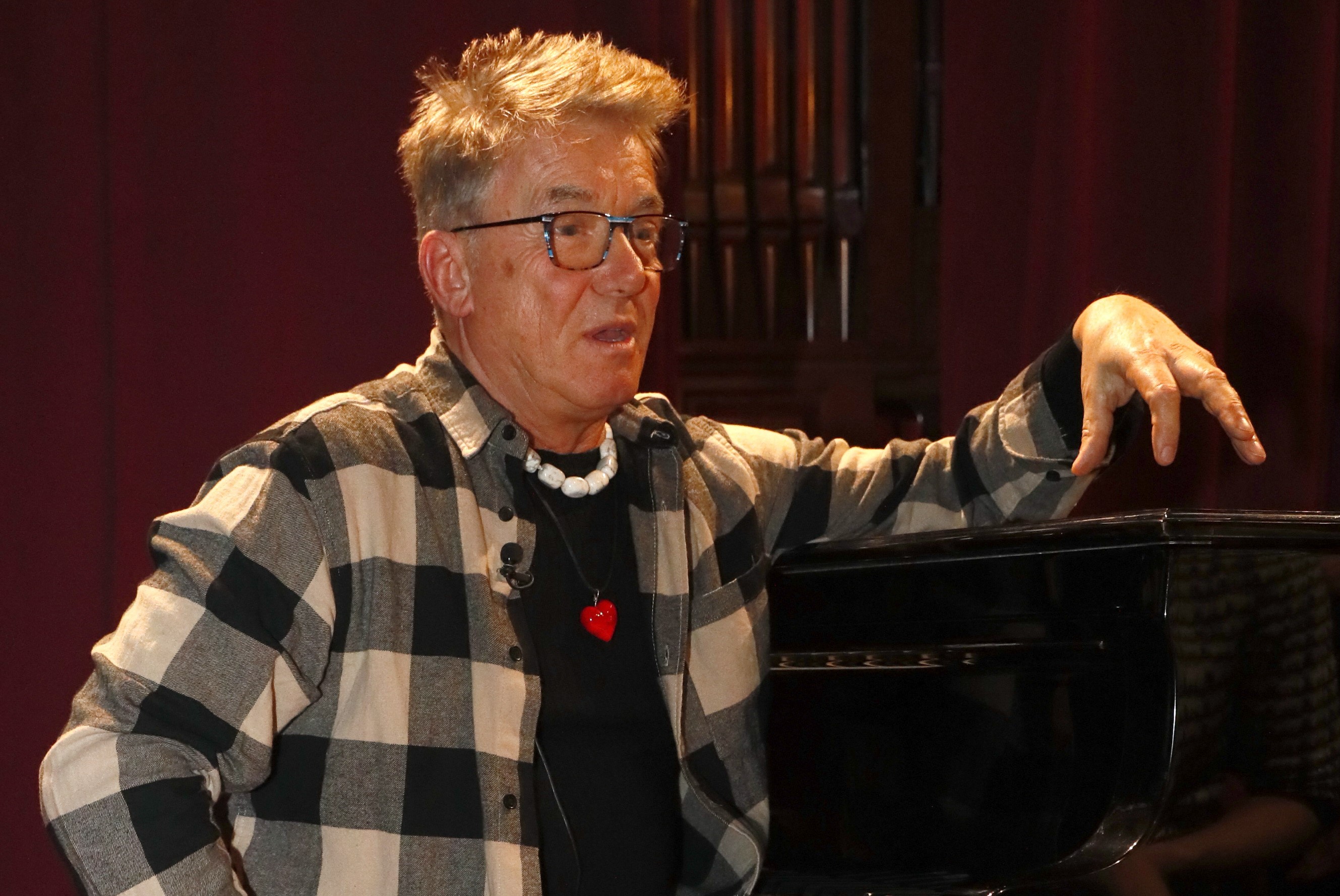 Eltiltotta Delhusa Gjontól elsőszülött gyermekét az anyja - Blikk