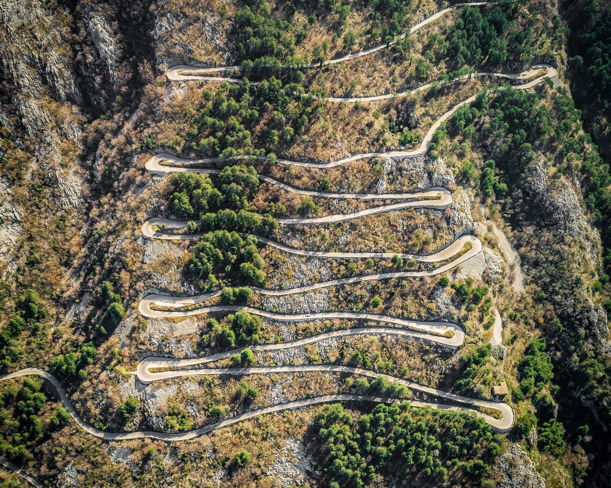 Legenda o nastanku čuvene "M serpentine": Vrletni put od Kotora do ...