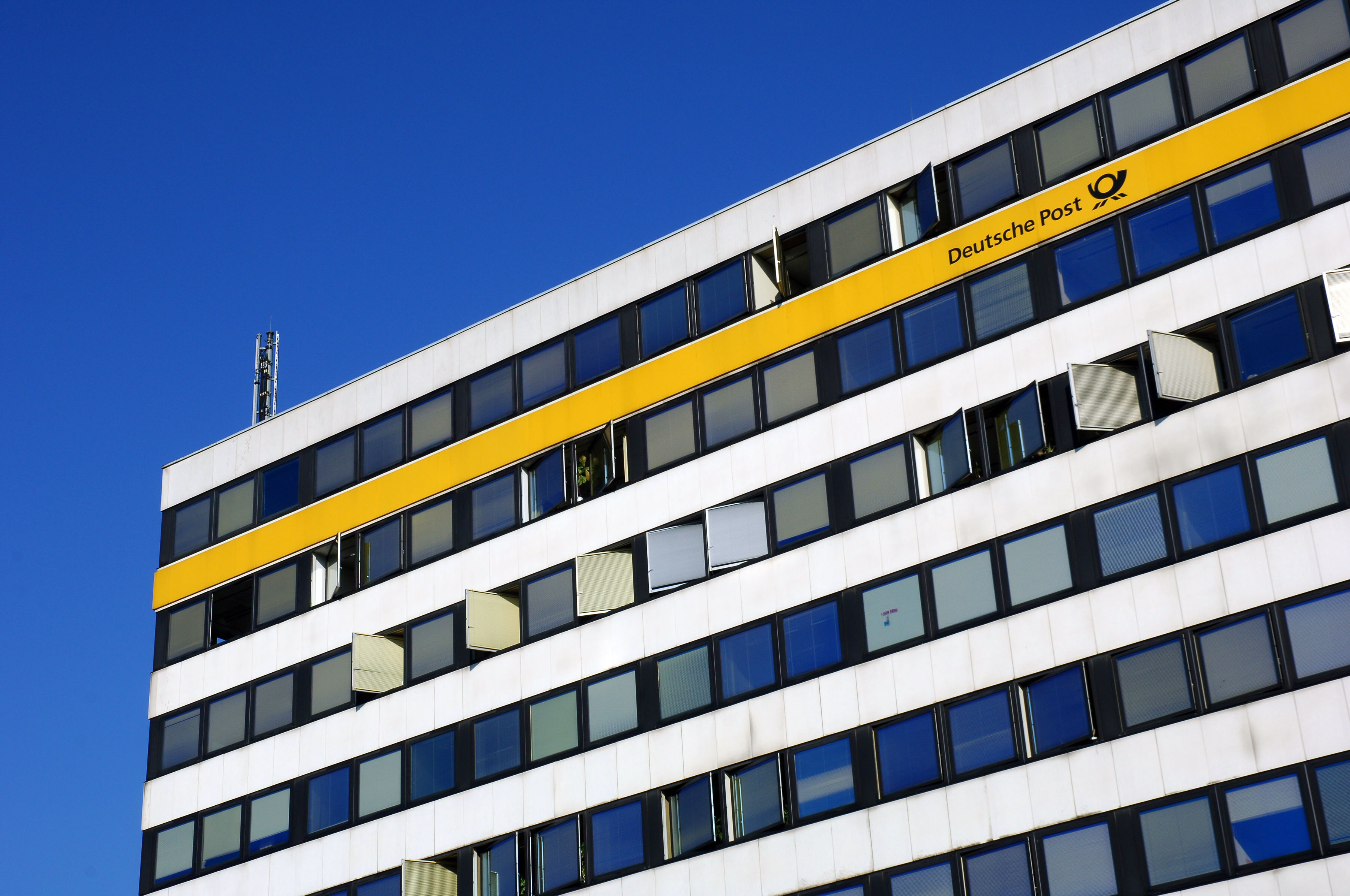 Magyarországon vadászik postásokra a Deutsche Post, megmondták a ...