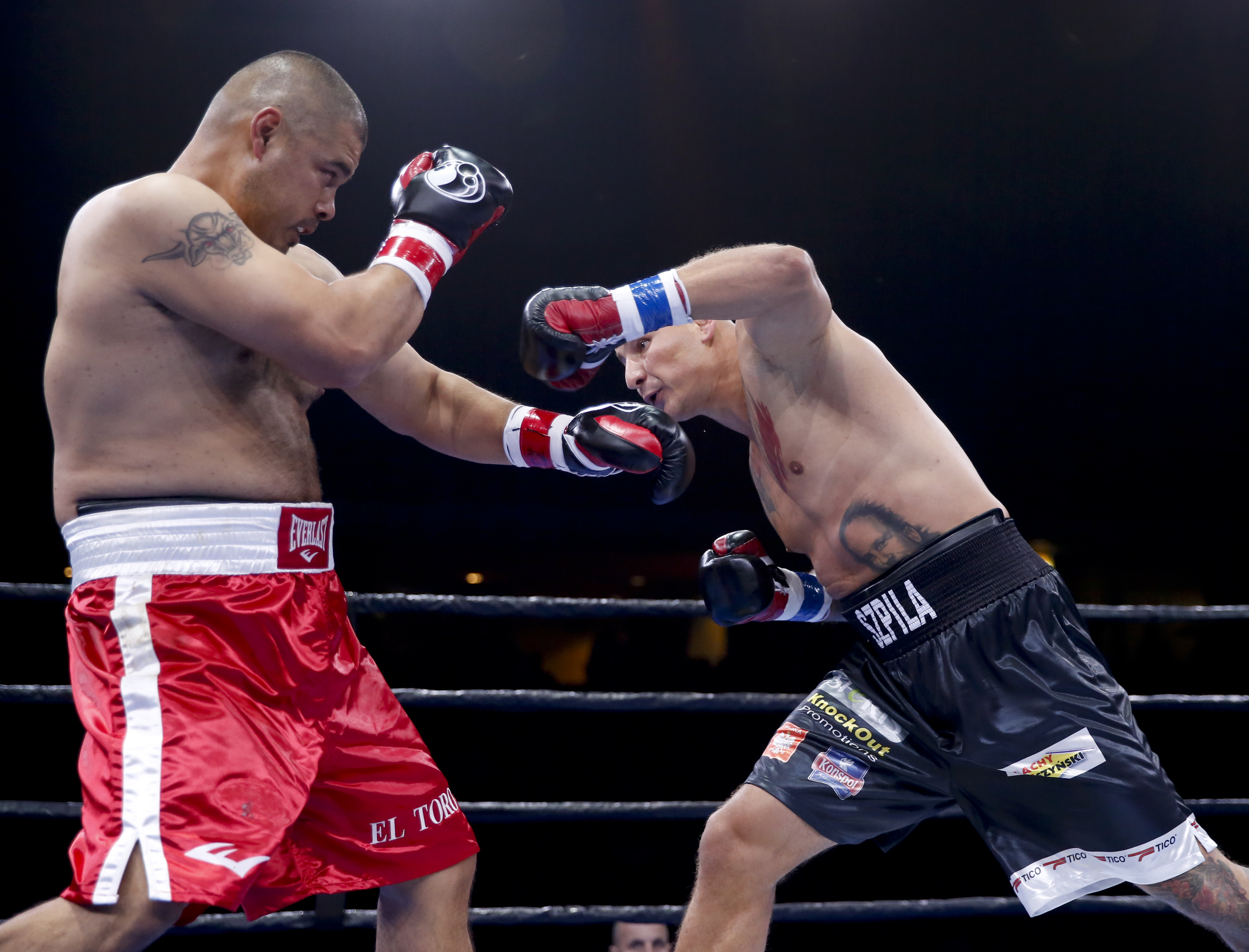 Zobacz 19. zwycięstwo Artura Szpilki. Manuel Quezada wytrzymał tylko ...