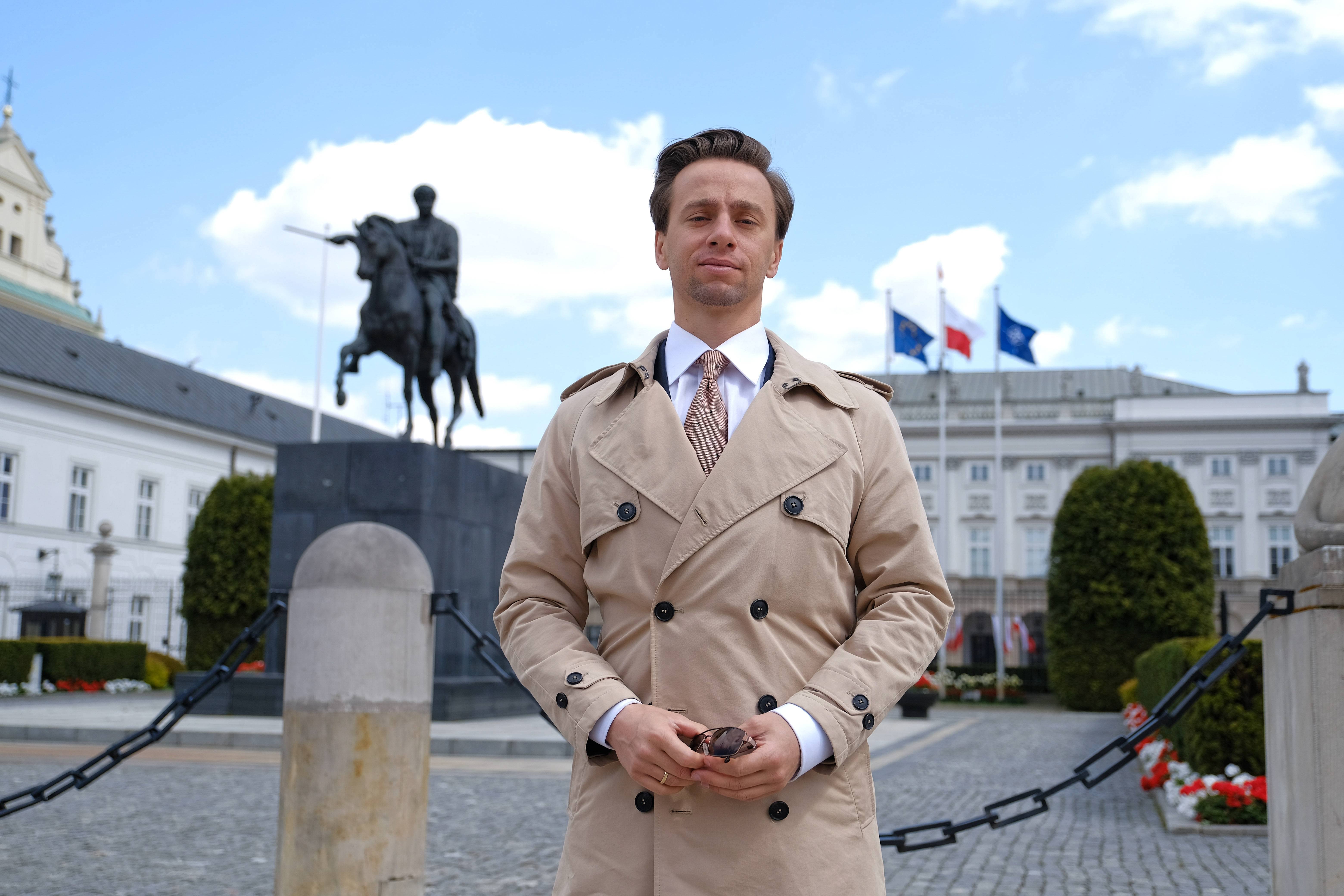 Kim jest Krzysztof Bosak? Jak próbuje przedstawić cywilizowaną twarz ...