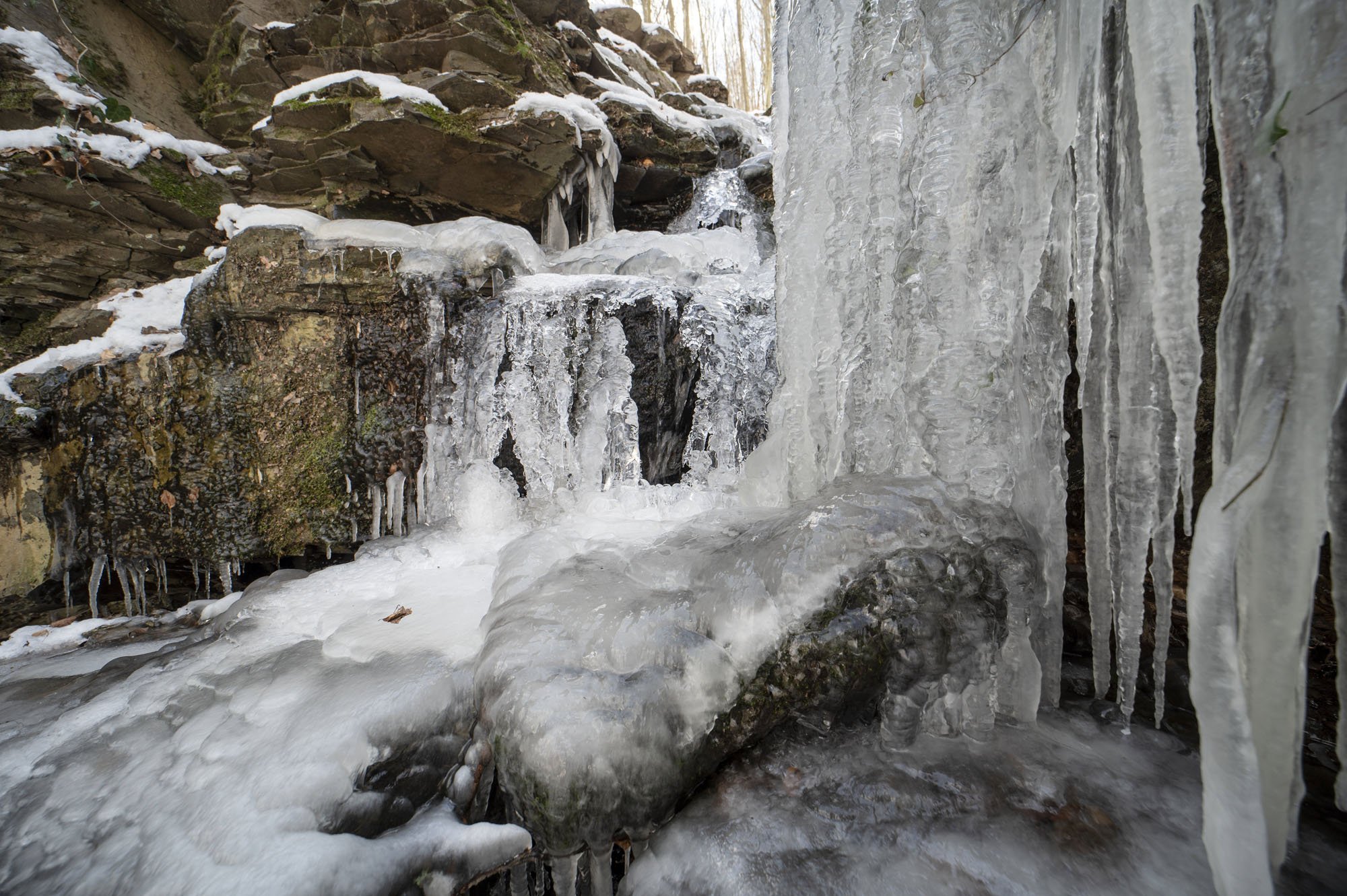 Elképesztő látvány várja a kirándulókat a befagyott Mátrában - Blikk