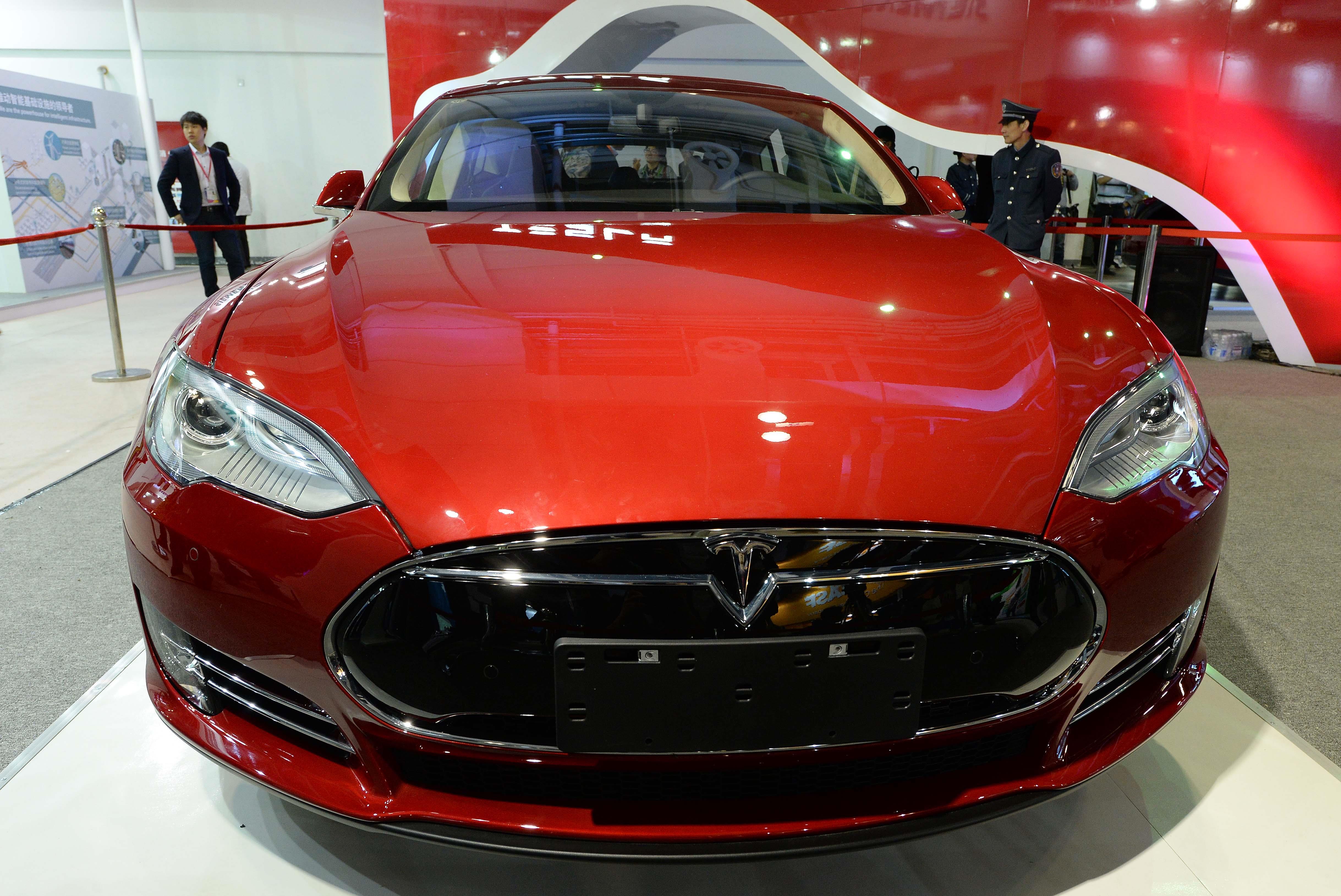 Tesla w Polsce. Producent elektrycznych samochodów zapowiada 5 stacji ...