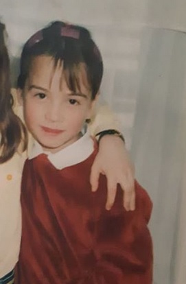 Ova slatka devojčica danas je napunila 37 godina i jedna je od naših ...