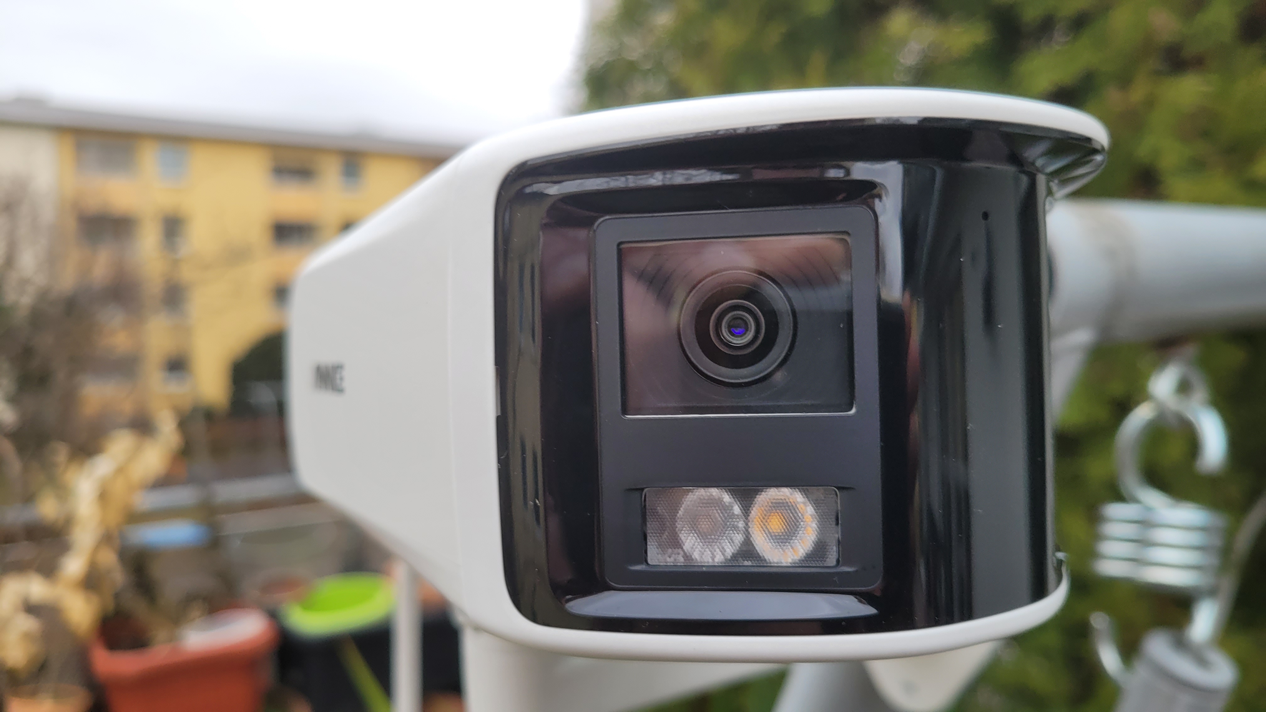 PoE-Überwachungskamera Annke FCD600 im Test: 180°-Sichtfeld dank Dual ...