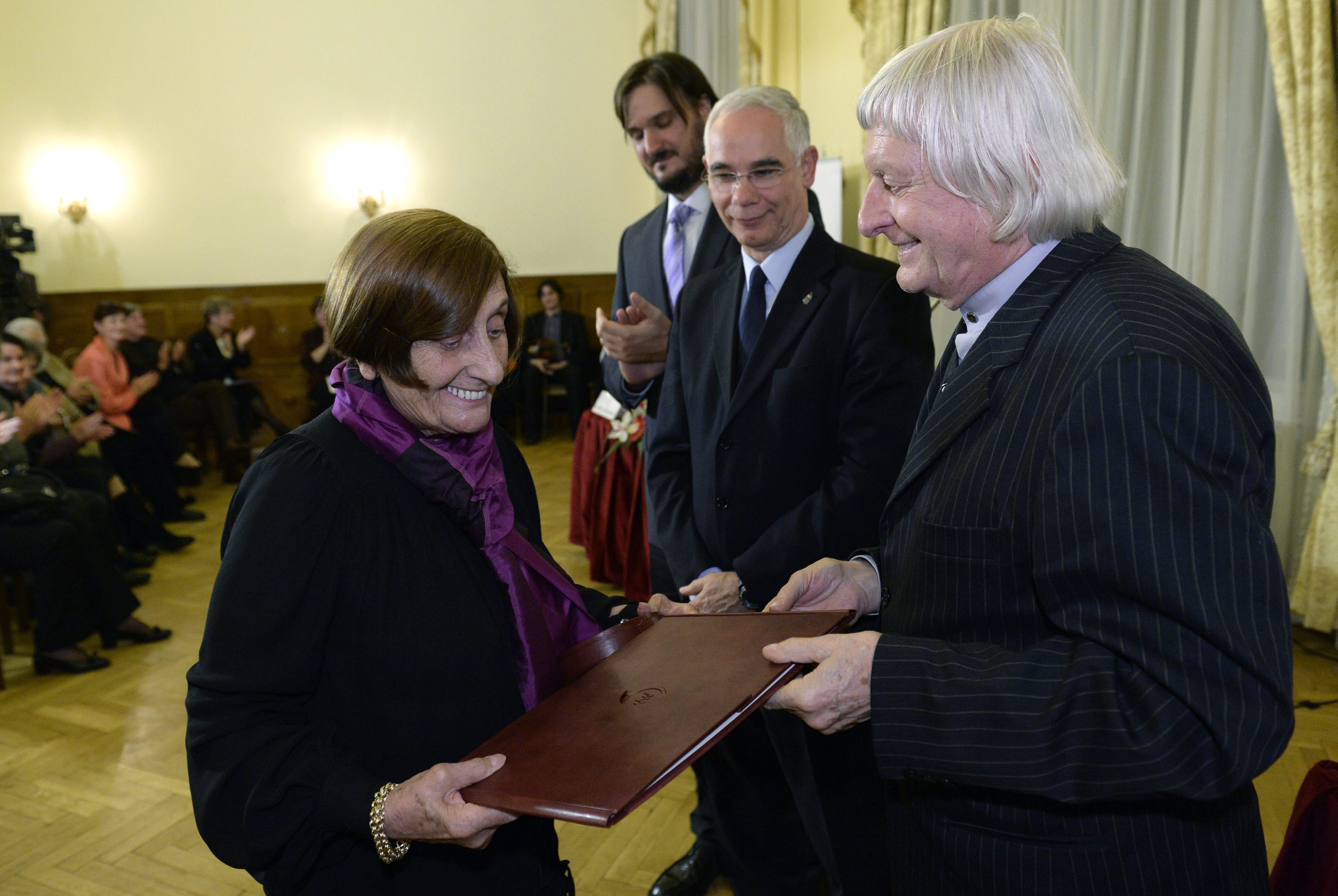 Elhunyt Dávid Katalin művészettörténész, művészeti író - Blikk