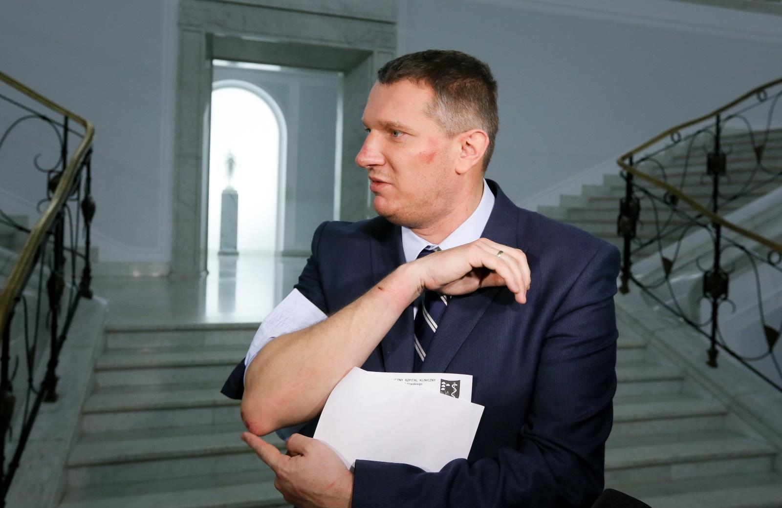 Przemysław Wipler skazany za incydent z policją przed nocnym klubem ... Przemysław Wipler skazany za incydent z policją przed nocnym klubem ...