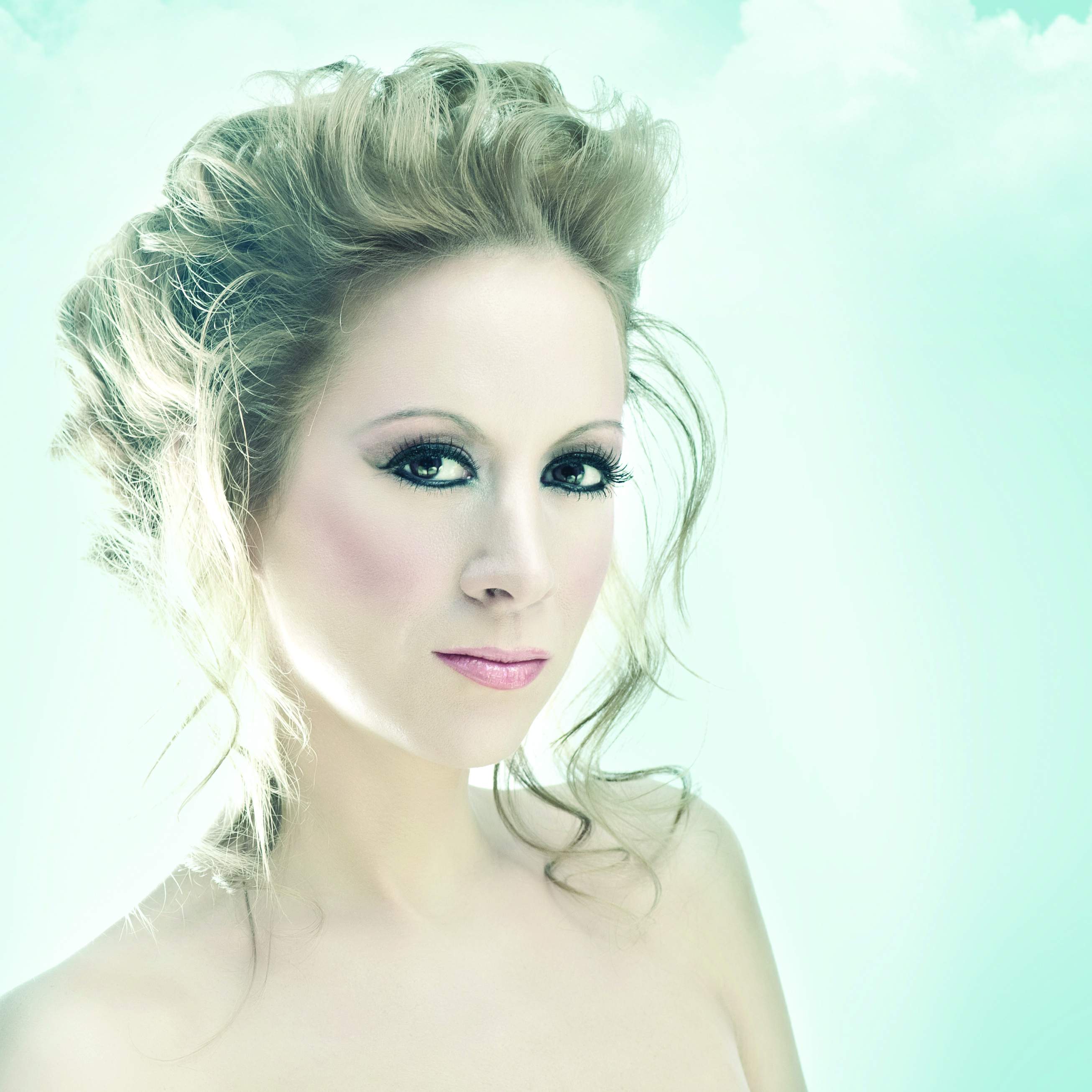 Ana Milenković: Umesto brakom, ljubav krunisana albumom!