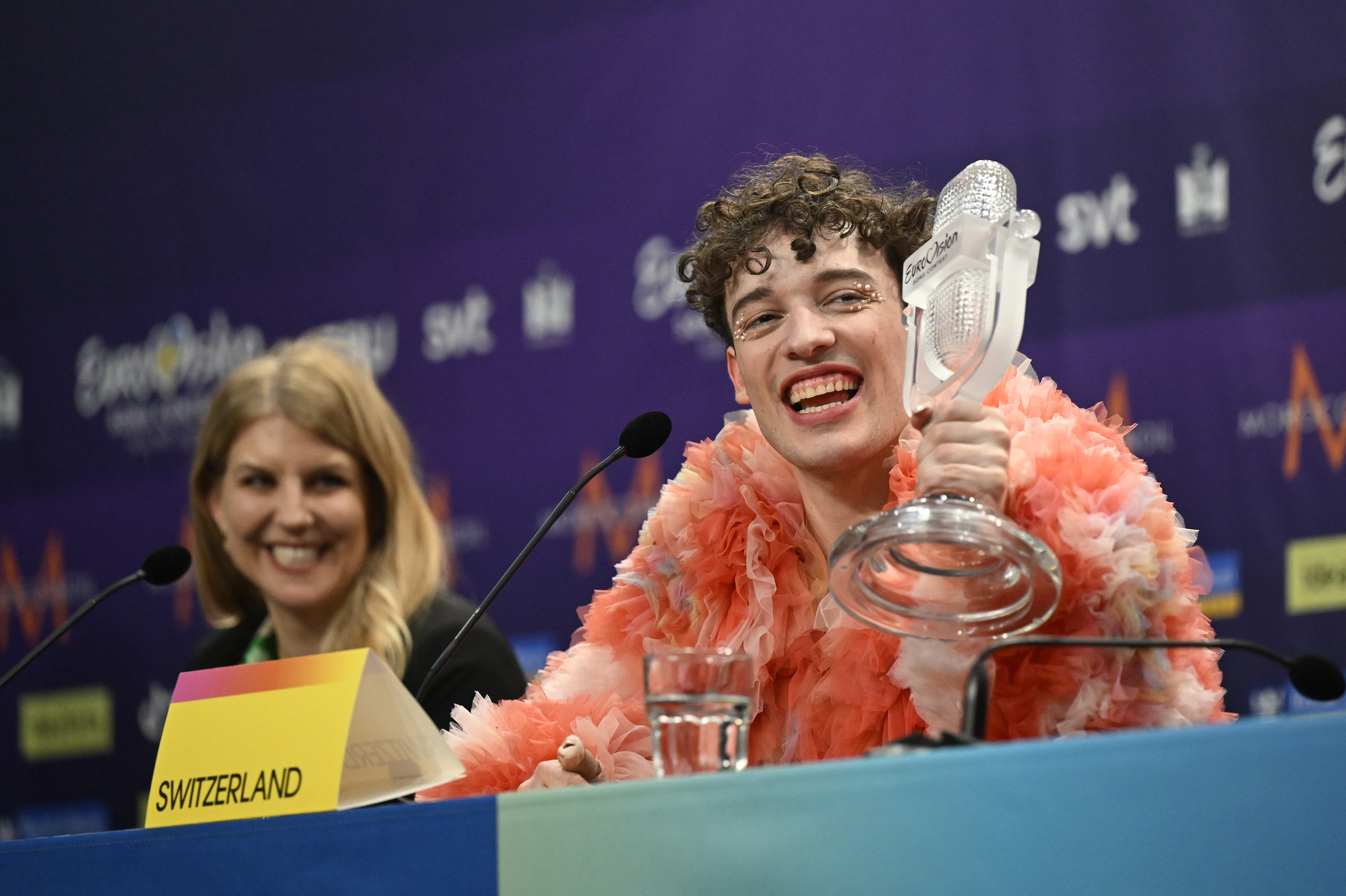 Eurowizja 2024. Kim jest Nemo? W Malmo pojawiły się z nietypową flagą ...