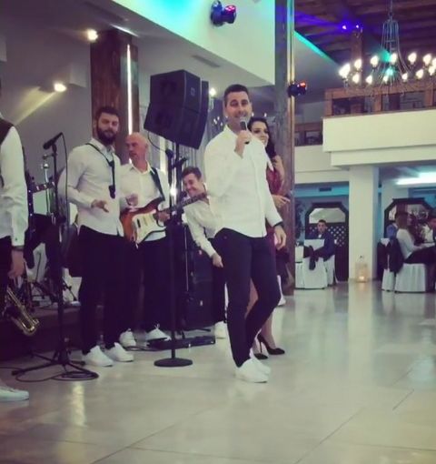 SVI ZNATE ČUVENI HIT MALI MRAV... Poslušajte kako peva sin Tomislava ...