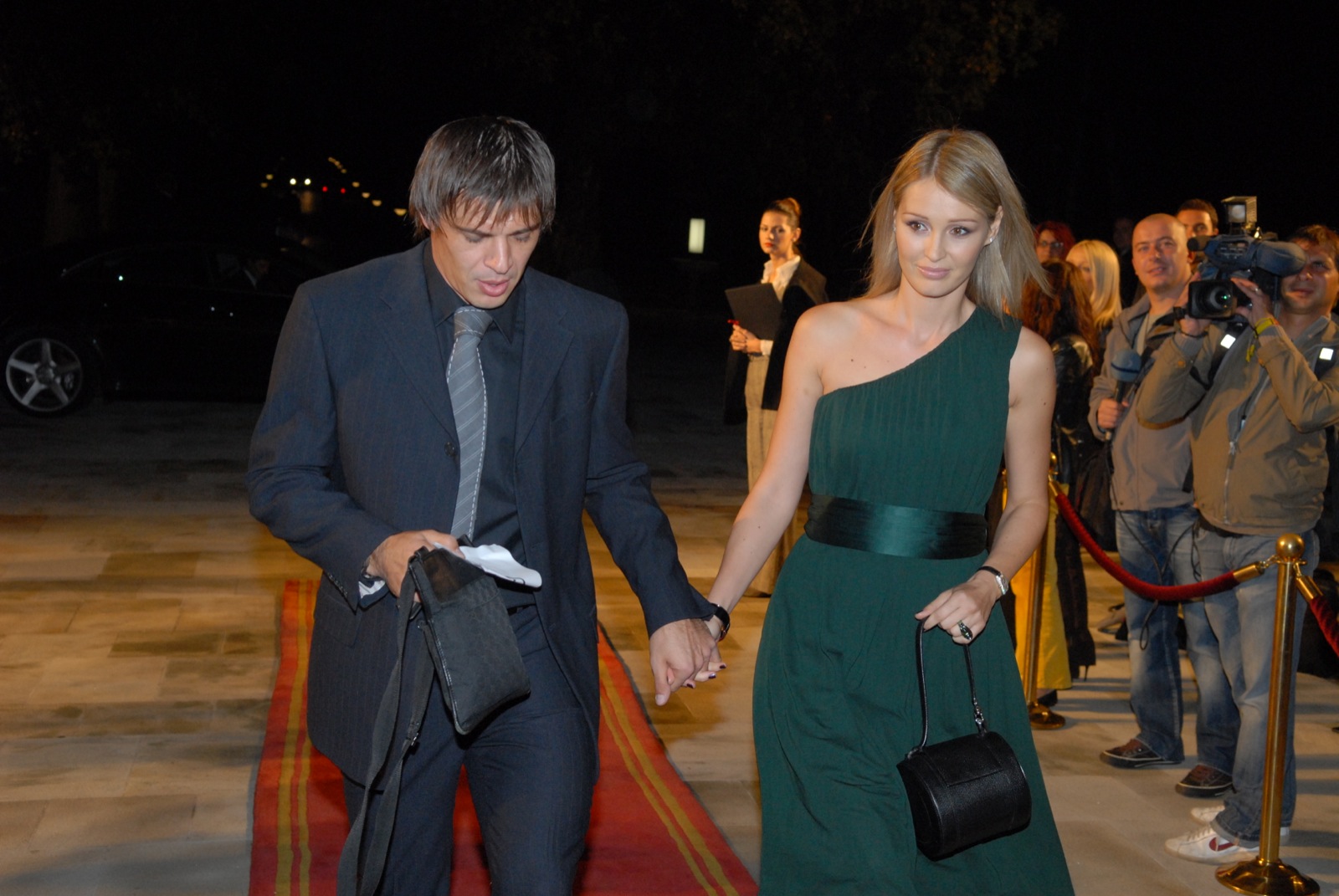 EKSKLUZIVNO Bivša supruga Save Miloševića se skoro nikada NE POJAVLJUJE ...