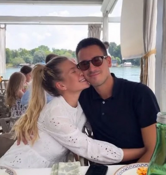 Saška Veselinov se porodila, novak postao stric