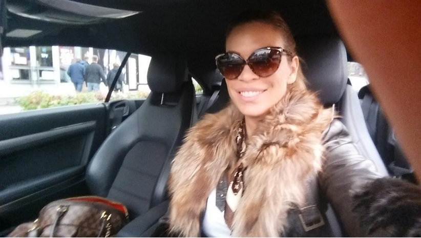 Ovako izgleda njena gola guza? FOTO