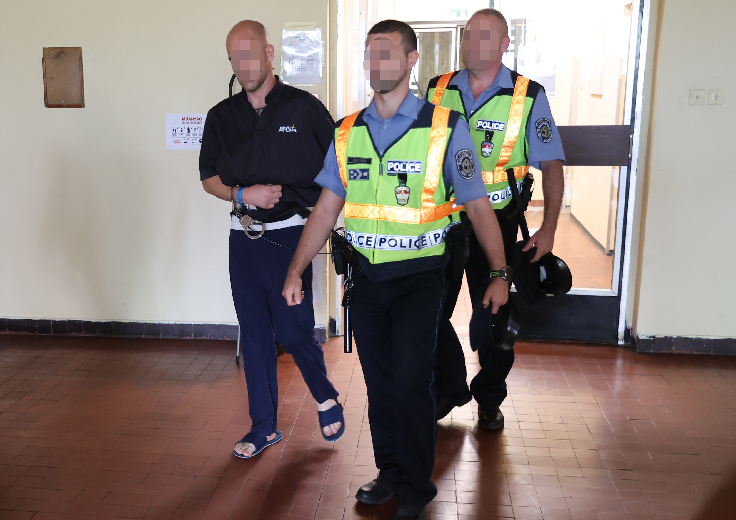 Összeomlott, sírva fakadt a börtönben az albertirsai családirtó - Blikk