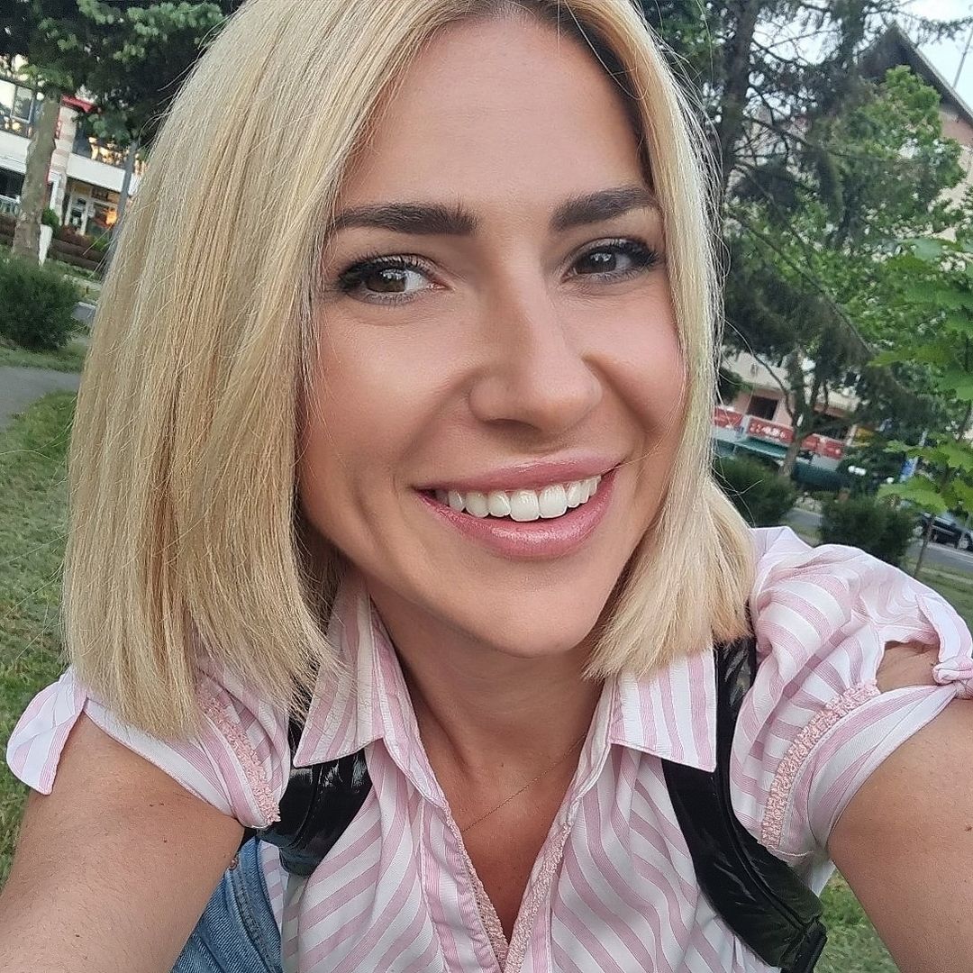 SVEŠTENIK ODGOVORIO Jovani Jeremić: "Koliko para toliko i muzike!"