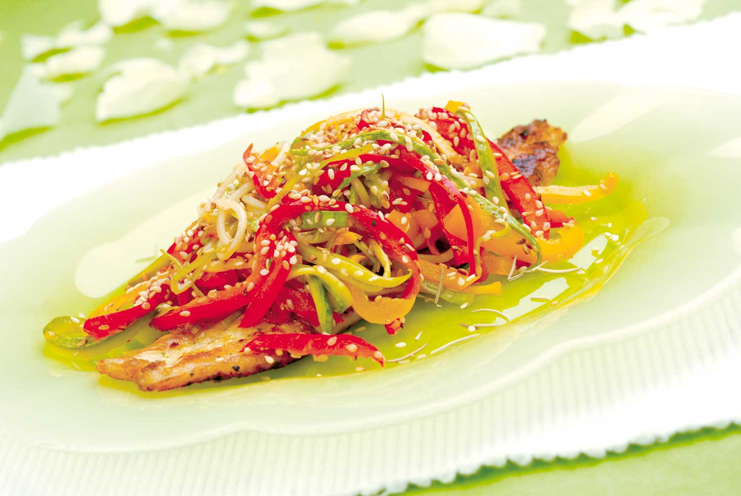 Fileti soma sa salatom od rezanaca - Žena.rs