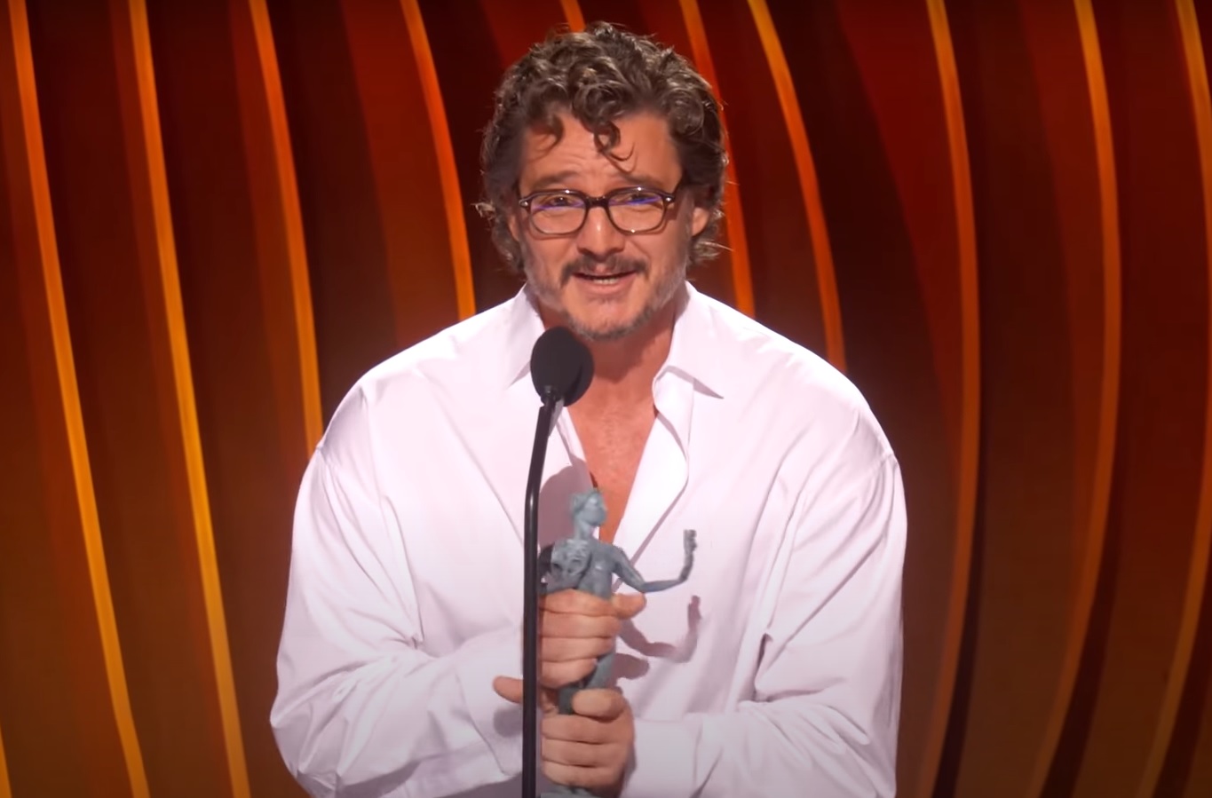 Pedro Pascal lépett színpadra a SAG-díjátadón, videó a botrányos ...